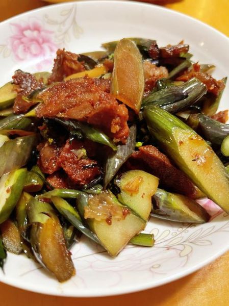 红菜苔怎么炒才好吃_红菜苔炒腊肉做法-第2张图片-山城妙识 红菜苔怎么炒才好吃_红菜苔炒腊肉做法-第2张图片-山城妙识