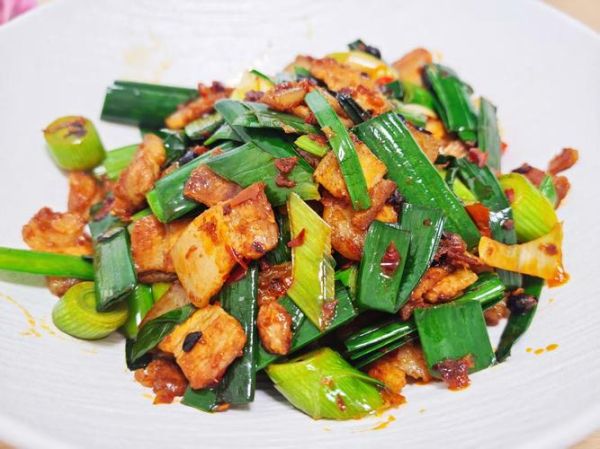 腊肉蒜苗回锅肉怎么做_腊肉回锅肉正宗做法-第3张图片-山城妙识 腊肉蒜苗回锅肉怎么做_腊肉回锅肉正宗做法-第3张图片-山城妙识