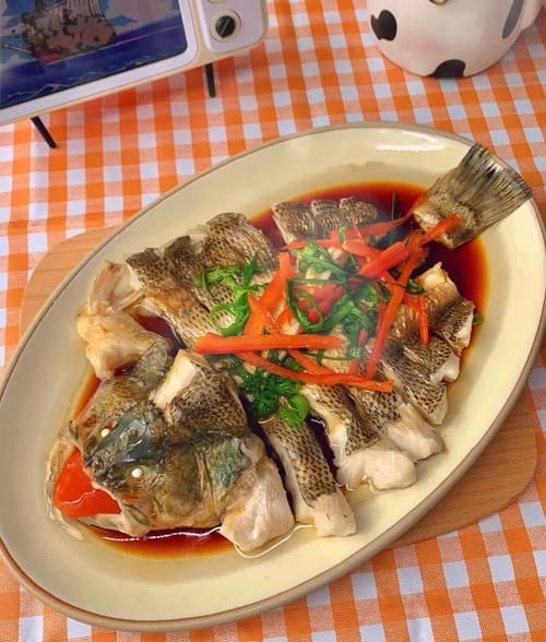 家常清蒸鲈鱼怎么做_鲈鱼蒸多久才鲜嫩-第2张图片-山城妙识 家常清蒸鲈鱼怎么做_鲈鱼蒸多久才鲜嫩-第2张图片-山城妙识