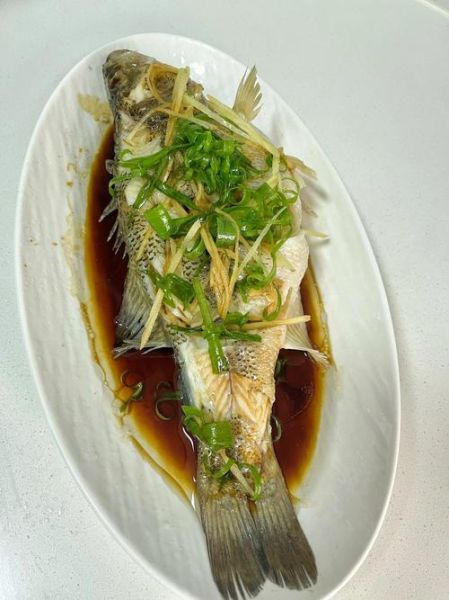 家常清蒸鲈鱼怎么做_鲈鱼蒸多久才鲜嫩-第3张图片-山城妙识 家常清蒸鲈鱼怎么做_鲈鱼蒸多久才鲜嫩-第3张图片-山城妙识