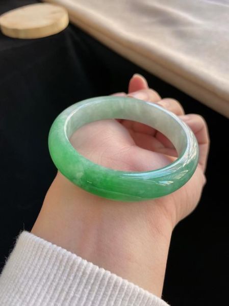 糯米种翡翠手镯价格_糯米种翡翠手镯多少钱-第2张图片-山城妙识 糯米种翡翠手镯价格_糯米种翡翠手镯多少钱-第2张图片-山城妙识