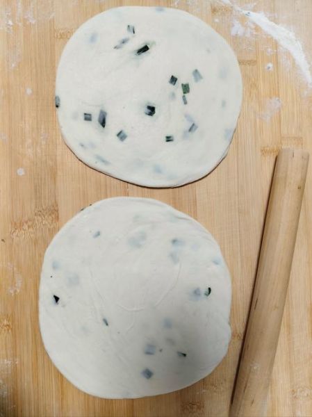 葱花油饼怎么做_葱花油饼的家常做法-第1张图片-山城妙识 葱花油饼怎么做_葱花油饼的家常做法-第1张图片-山城妙识