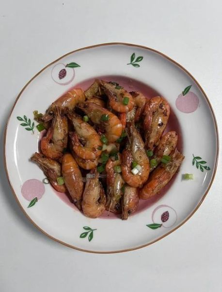 油焖大虾虾头怎么剪_虾头处理图解步骤-第2张图片-山城妙识