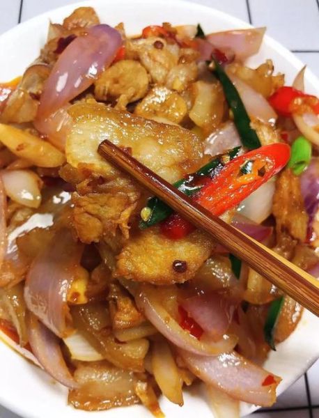 洋葱炒肉怎么炒才好吃_洋葱炒肉的家常做法步骤-第3张图片-山城妙识 洋葱炒肉怎么炒才好吃_洋葱炒肉的家常做法步骤-第3张图片-山城妙识