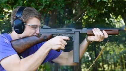 汤普森冲锋枪多少钱_汤普森冲锋枪合法吗-第1张图片-山城妙识