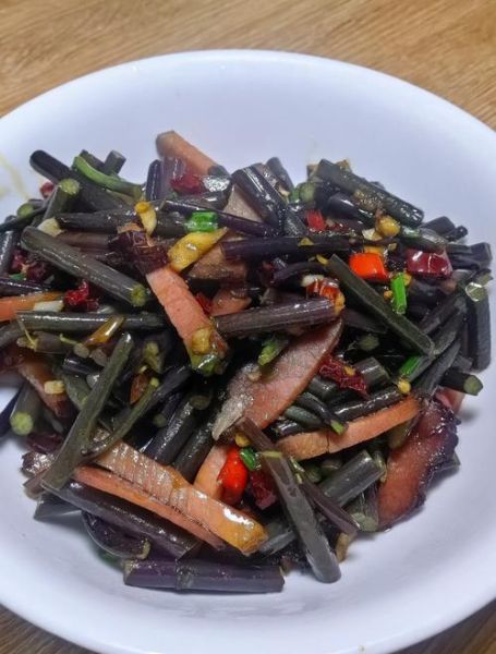 干蕨菜怎么泡发_干蕨菜炒肉的做法-第1张图片-山城妙识 干蕨菜怎么泡发_干蕨菜炒肉的做法-第1张图片-山城妙识