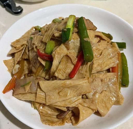 家常豆腐皮怎么炒好吃_豆腐皮炒什么配菜最香-第1张图片-山城妙识 家常豆腐皮怎么炒好吃_豆腐皮炒什么配菜最香-第1张图片-山城妙识