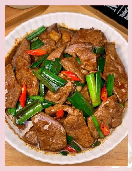 家常猪肝怎么做不腥又嫩_猪肝焯水还是直接炒-第1张图片-山城妙识