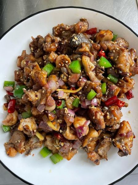 辣子鸡的家常做法_辣子鸡怎么炒才酥脆-第1张图片-山城妙识 辣子鸡的家常做法_辣子鸡怎么炒才酥脆-第1张图片-山城妙识