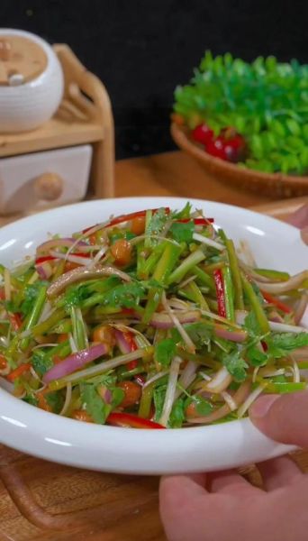 老虎菜都有什么配菜_正宗做法需要哪些食材-第3张图片-山城妙识 老虎菜都有什么配菜_正宗做法需要哪些食材-第3张图片-山城妙识