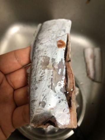 带鱼白色的用刮掉吗_带鱼表面银膜要不要洗-第1张图片-山城妙识