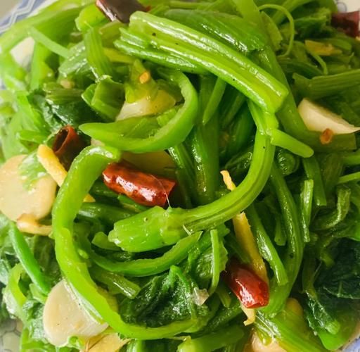 南瓜叶怎么炒好吃又简单_南瓜叶炒多久才嫩-第1张图片-山城妙识 南瓜叶怎么炒好吃又简单_南瓜叶炒多久才嫩-第1张图片-山城妙识