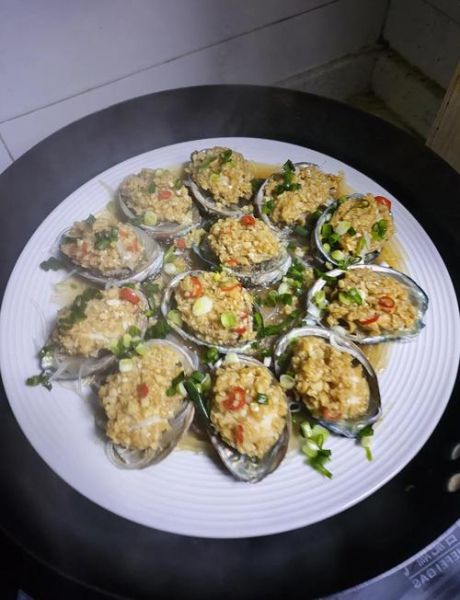 蒜蓉粉丝蒸鲍鱼怎么做_蒜蓉粉丝蒸鲍鱼蒸几分钟-第1张图片-山城妙识