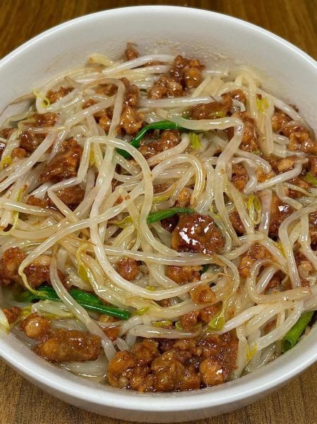 猪肉炒黄豆芽怎么炒好吃_黄豆芽要不要焯水-第1张图片-山城妙识