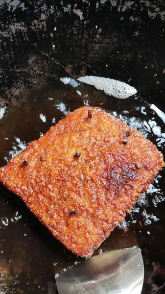 炸扣肉起泡怎么办_扣肉炸起泡的正确方法-第1张图片-山城妙识