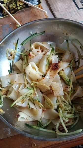 不洗面凉皮怎么做_懒人凉皮做法-第3张图片-山城妙识 不洗面凉皮怎么做_懒人凉皮做法-第3张图片-山城妙识