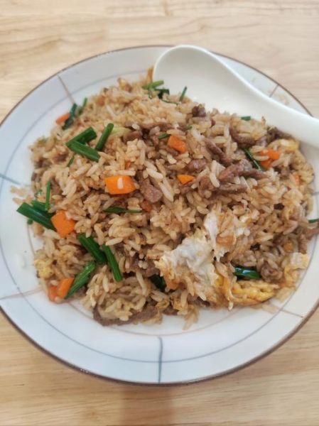 牛肉炒饭图片大全真实图片_牛肉炒饭怎么做好吃-第1张图片-山城妙识