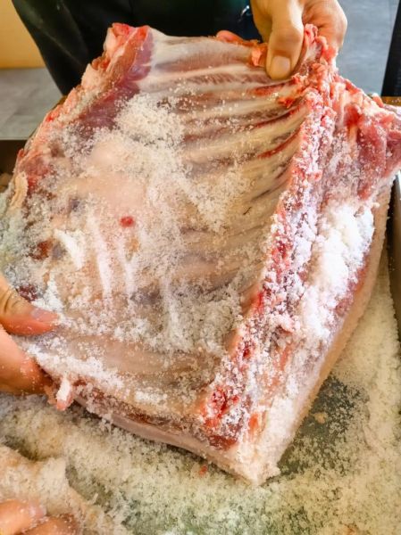 咸肉要腌几天才挂出来_咸肉腌制多久可以晾晒-第2张图片-山城妙识 咸肉要腌几天才挂出来_咸肉腌制多久可以晾晒-第2张图片-山城妙识