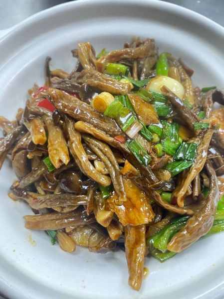 徽菜十大名菜有哪些_徽菜十大名菜排名-第1张图片-山城妙识 徽菜十大名菜有哪些_徽菜十大名菜排名-第1张图片-山城妙识