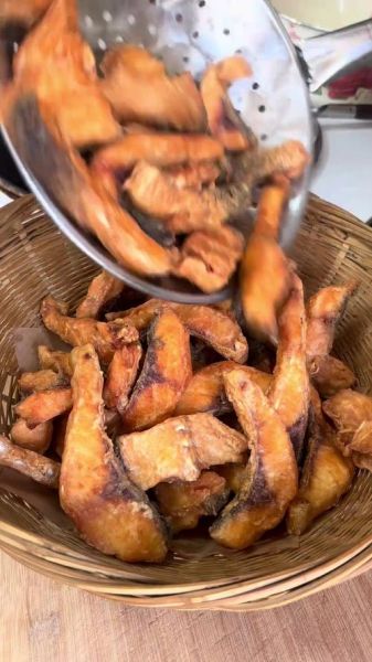 草鱼裹面粉油炸怎么做_草鱼裹面粉油炸多久才熟-第3张图片-山城妙识 草鱼裹面粉油炸怎么做_草鱼裹面粉油炸多久才熟-第3张图片-山城妙识