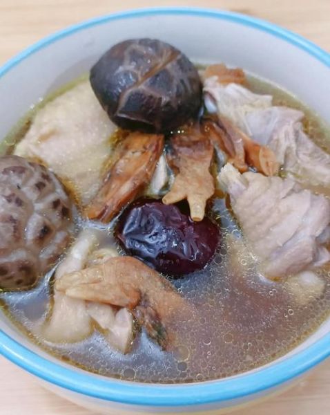 香菇炖土鸡汤怎么炖好喝_香菇炖土鸡汤需要焯水吗-第3张图片-山城妙识 香菇炖土鸡汤怎么炖好喝_香菇炖土鸡汤需要焯水吗-第3张图片-山城妙识