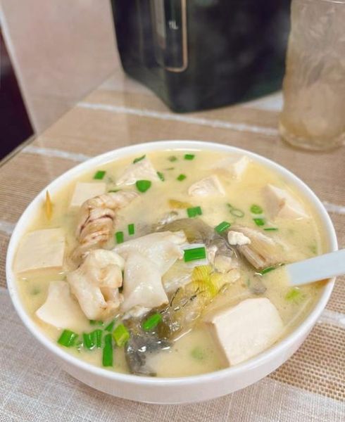 鱼头豆腐汤怎么炖好吃又简单_家常做法-第1张图片-山城妙识