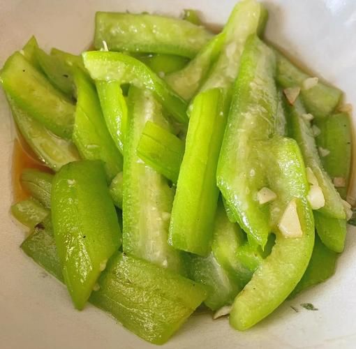 炒丝瓜怎么做才翠绿不出水_丝瓜炒多久才熟-第1张图片-山城妙识 炒丝瓜怎么做才翠绿不出水_丝瓜炒多久才熟-第1张图片-山城妙识