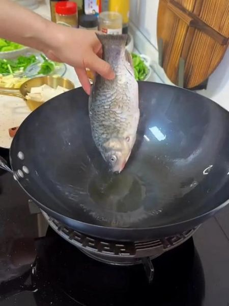 家常烧鱼不粘锅怎么做_为什么还粘锅-第1张图片-山城妙识 家常烧鱼不粘锅怎么做_为什么还粘锅-第1张图片-山城妙识