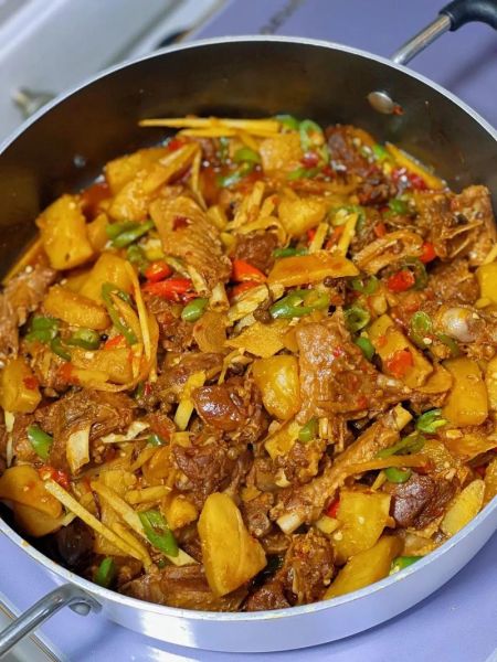 土豆烧鸭子怎么做_土豆烧鸭子最正宗的做法-第1张图片-山城妙识