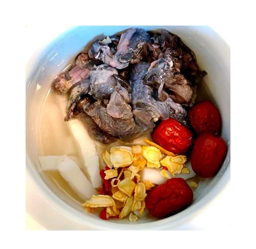 椰子乌鸡汤的功效与作用_孕妇可以喝椰子乌鸡汤吗-第1张图片-山城妙识