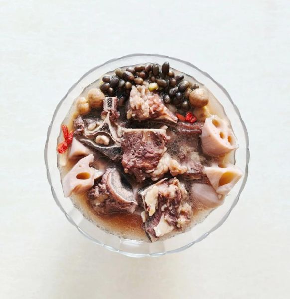 牛骨莲藕汤的做法_牛骨莲藕汤的功效与作用-第2张图片-山城妙识 牛骨莲藕汤的做法_牛骨莲藕汤的功效与作用-第2张图片-山城妙识