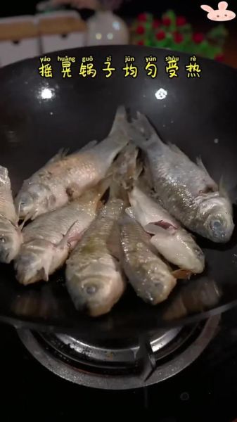 正宗糟鲫鱼怎么做_糟鲫鱼用什么酒糟最好-第1张图片-山城妙识 正宗糟鲫鱼怎么做_糟鲫鱼用什么酒糟最好-第1张图片-山城妙识