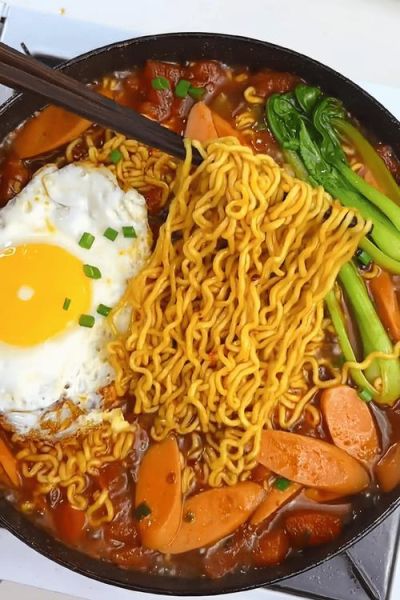 泡面怎么煮才好吃_泡面灵魂吃法有哪些-第1张图片-山城妙识 泡面怎么煮才好吃_泡面灵魂吃法有哪些-第1张图片-山城妙识