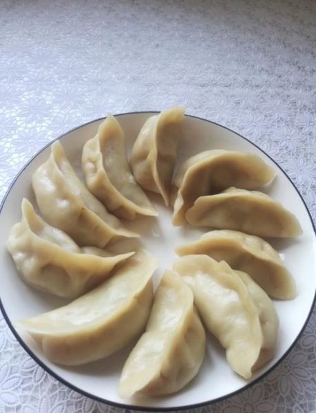 烫面蒸饺怎么和面比例_烫面蒸饺皮怎么和面不裂-第1张图片-山城妙识 烫面蒸饺怎么和面比例_烫面蒸饺皮怎么和面不裂-第1张图片-山城妙识