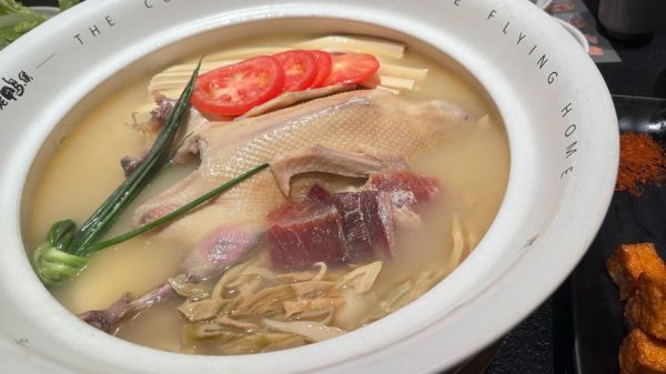 夏天炖老鸭汤放什么最好_老鸭汤放什么食材清热解暑-第3张图片-山城妙识 夏天炖老鸭汤放什么最好_老鸭汤放什么食材清热解暑-第3张图片-山城妙识