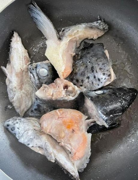 炖三文鱼头怎么做_三文鱼头炖多久才入味-第3张图片-山城妙识 炖三文鱼头怎么做_三文鱼头炖多久才入味-第3张图片-山城妙识