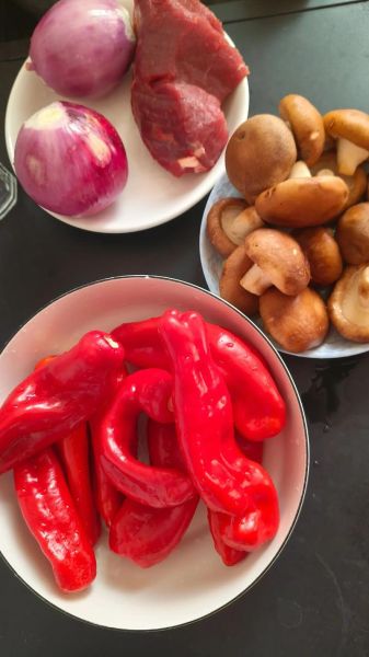 自制牛肉酱辣椒酱怎么做_保存多久不变质-第3张图片-山城妙识 自制牛肉酱辣椒酱怎么做_保存多久不变质-第3张图片-山城妙识