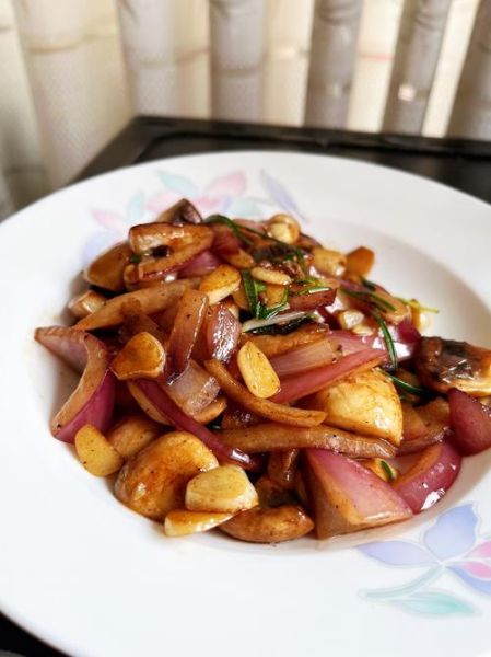 炒蘑菇的家常做法_炒蘑菇怎么炒才好吃-第2张图片-山城妙识 炒蘑菇的家常做法_炒蘑菇怎么炒才好吃-第2张图片-山城妙识