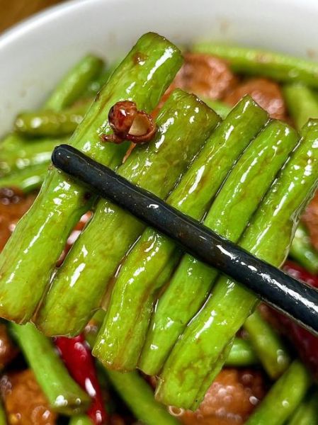 肉炒豆角怎么做才好吃_豆角炒肉要不要焯水-第2张图片-山城妙识 肉炒豆角怎么做才好吃_豆角炒肉要不要焯水-第2张图片-山城妙识