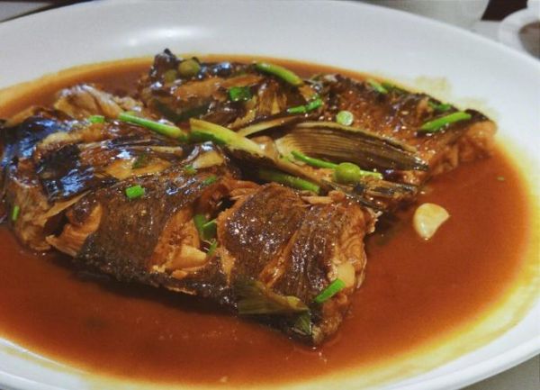 红烧鱼头怎么做好吃_红烧鱼头最正宗的做法-第1张图片-山城妙识 红烧鱼头怎么做好吃_红烧鱼头最正宗的做法-第1张图片-山城妙识