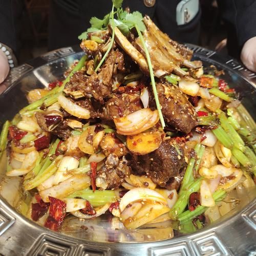 羊蝎子配菜有哪些_羊蝎子配菜怎么搭配-第2张图片-山城妙识 羊蝎子配菜有哪些_羊蝎子配菜怎么搭配-第2张图片-山城妙识