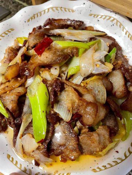 葱头炒肉家常做法_葱头炒肉怎么做好吃-第2张图片-山城妙识 葱头炒肉家常做法_葱头炒肉怎么做好吃-第2张图片-山城妙识