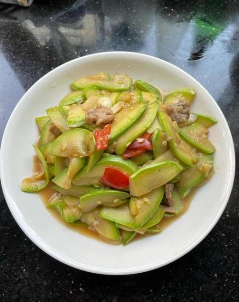 西葫芦炒肉怎么炒好吃_西葫芦炒肉家常做法-第2张图片-山城妙识