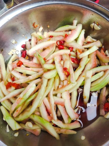 西瓜皮咸菜怎么做_西瓜皮咸菜的做法大全-第3张图片-山城妙识 西瓜皮咸菜怎么做_西瓜皮咸菜的做法大全-第3张图片-山城妙识