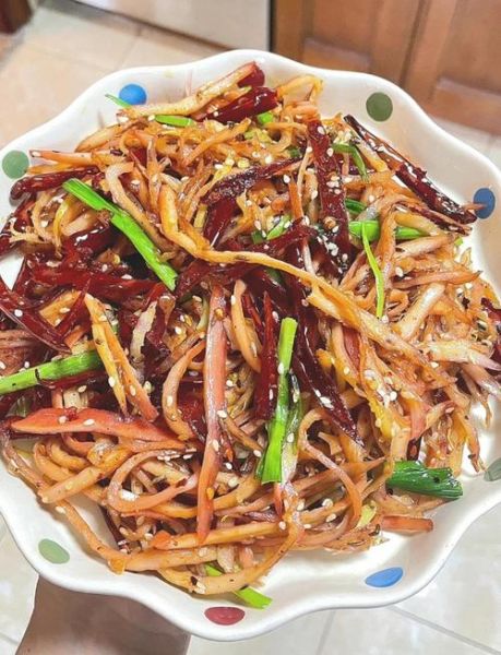 干鱿鱼丝炒韭菜怎么做_干鱿鱼丝炒韭菜需要焯水吗-第3张图片-山城妙识 干鱿鱼丝炒韭菜怎么做_干鱿鱼丝炒韭菜需要焯水吗-第3张图片-山城妙识