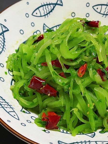 莴笋叶子怎么凉拌好吃_莴笋叶子凉拌做法大全-第1张图片-山城妙识 莴笋叶子怎么凉拌好吃_莴笋叶子凉拌做法大全-第1张图片-山城妙识